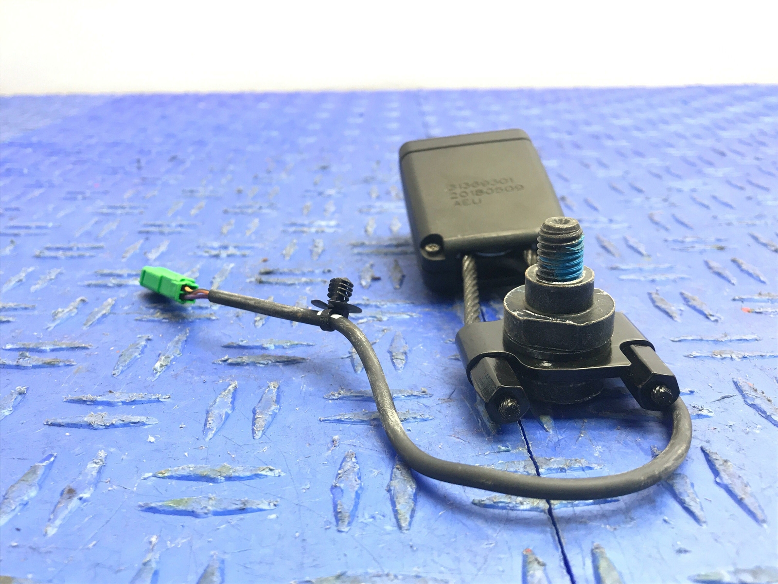 2019 - 2020 VOLVO V60 FRONT LEFT DRIVER SEAT BELT BUCKLE RECEIVER BLACK ...