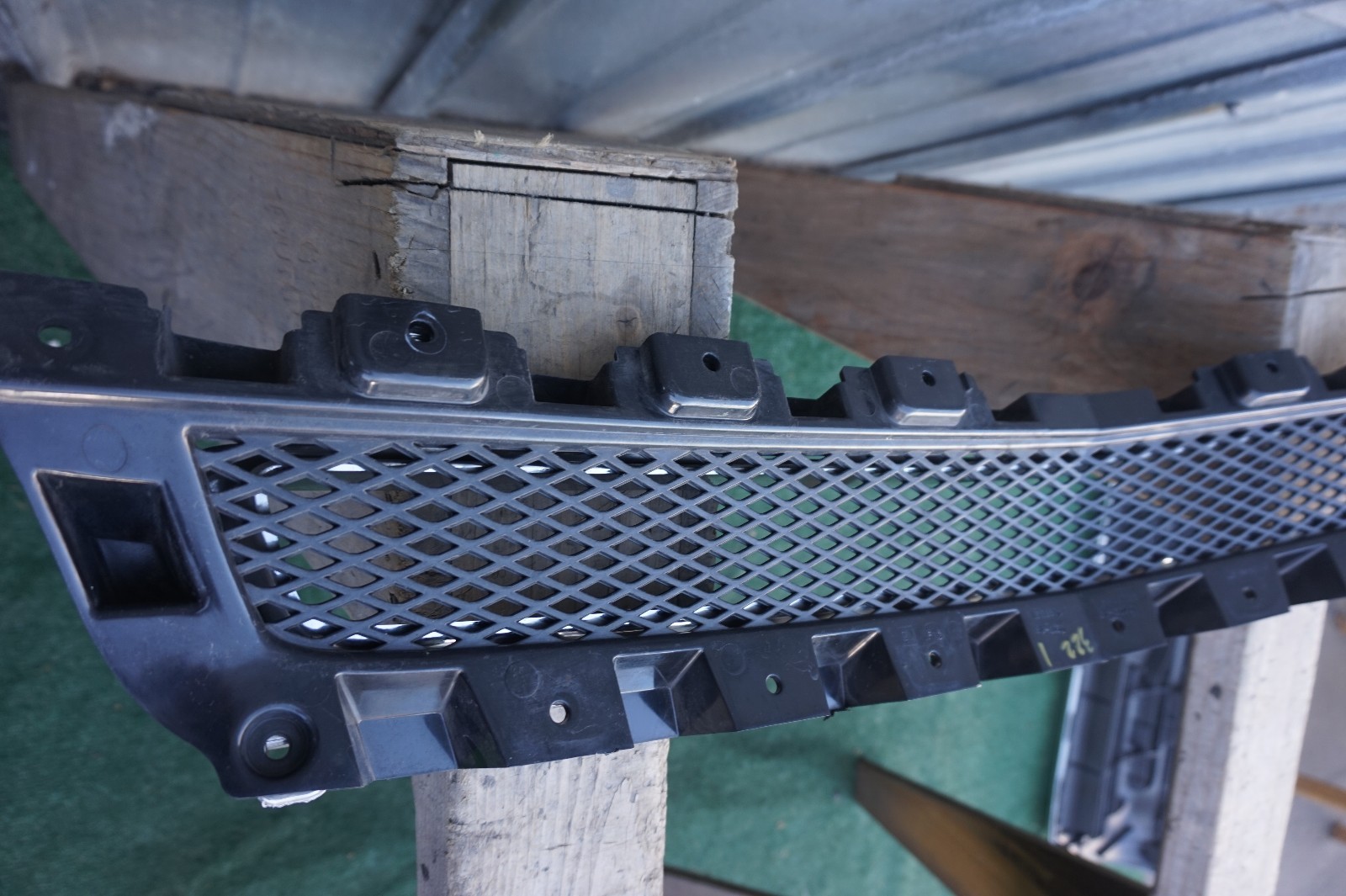 2008 2012 CHEVROLET MALIBU FRONT BUMPER UPPER GRILLE OEM 2009 2010 ...