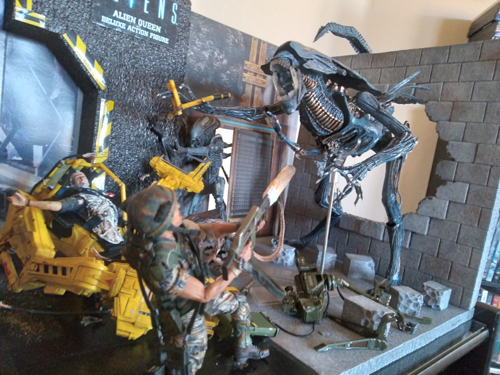 NECA ALIENS HUGE LOT DIORAMA RIPLEY,NEWT,HICKS,HUDSON,QUEEN, XENOMORP U ...