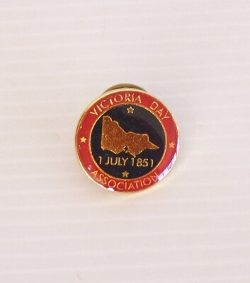 VINTAGE VICTORIA DAY ASSOCIATION VIC SOUVENIR LAPEL BADGE HAT TIE PIN ...