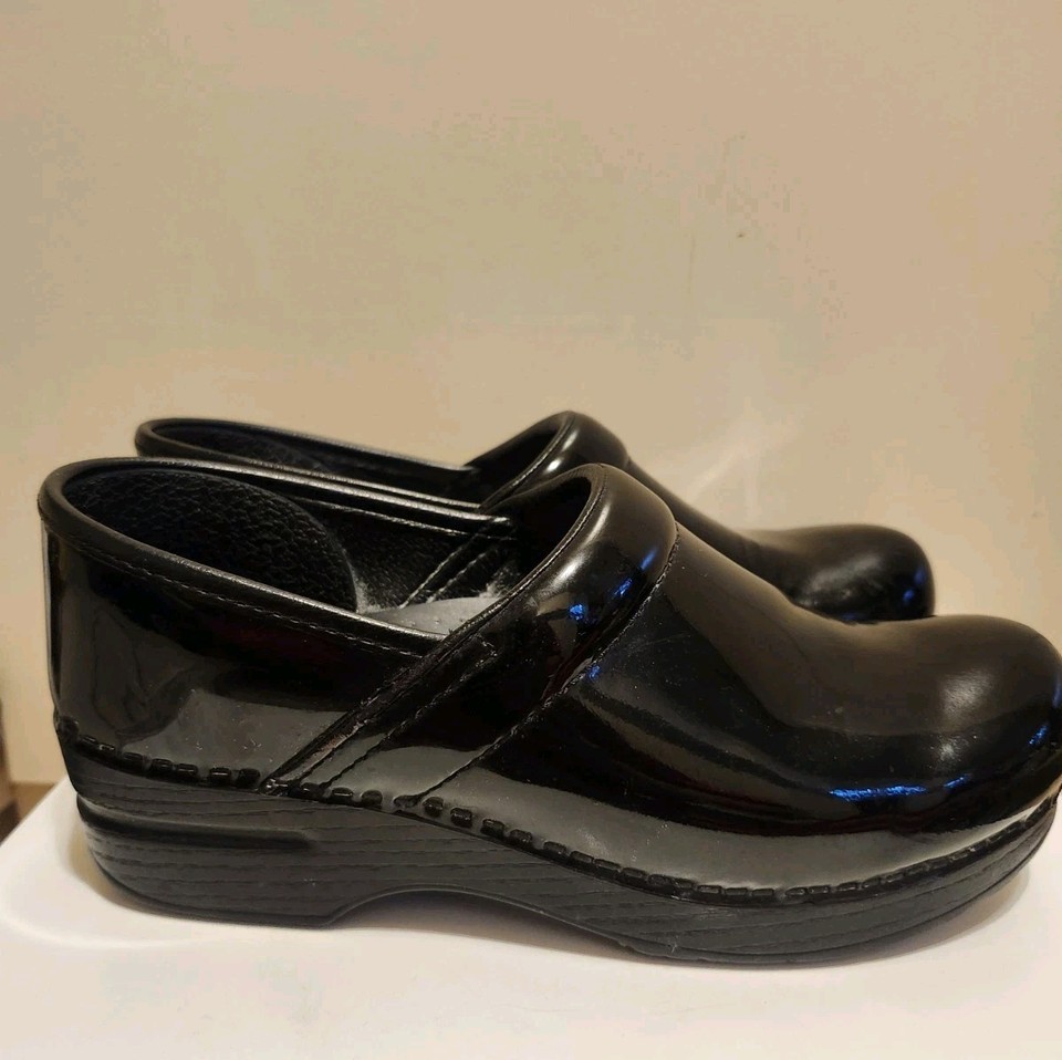 Dansko Professional Black Patent Leather Closed Back Clogs Sz.8/38 Ret ...