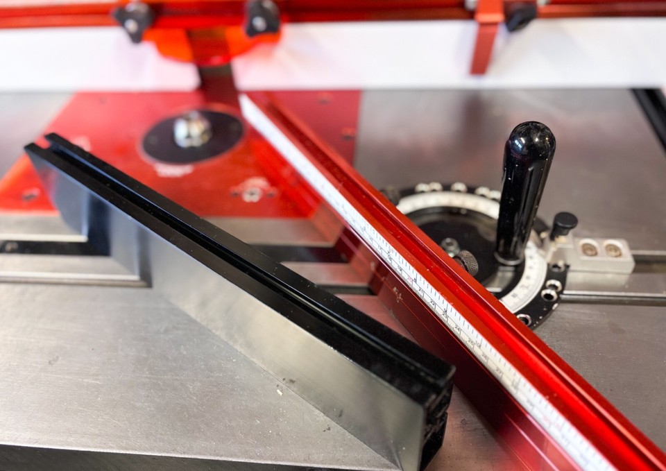 UJK Professional Router Table. Cast Iron Top with Router & accessories ...