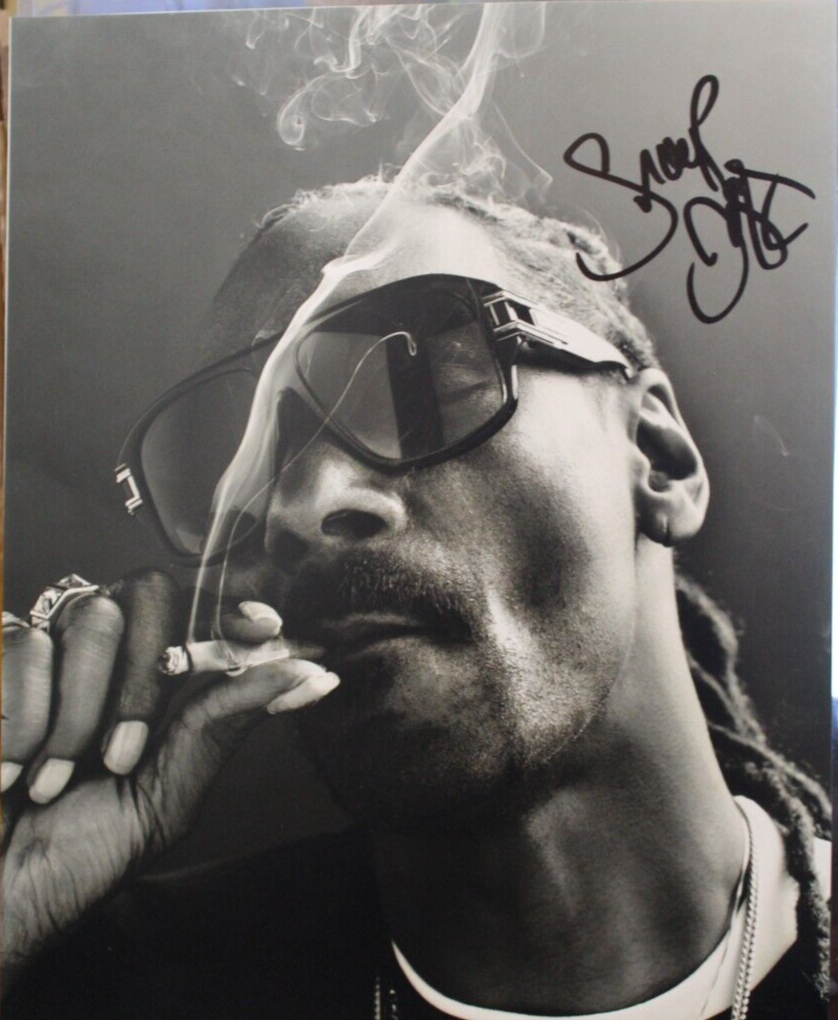 SNOOP DOGG SIGNED SMOKIN 11X14 MUST SEE! | eBay