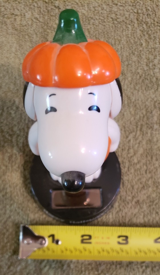 Peanuts Snoopy Solar Dancing Bobble Head In Halloween Pumpkin Costume ...