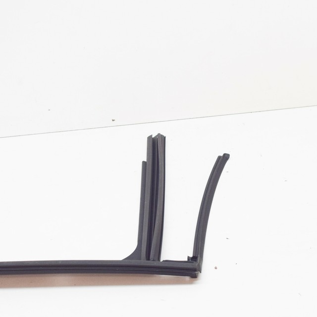 Genuine Mercedes-Benz W176 A-class LH Rear Black Window Run Seal ...