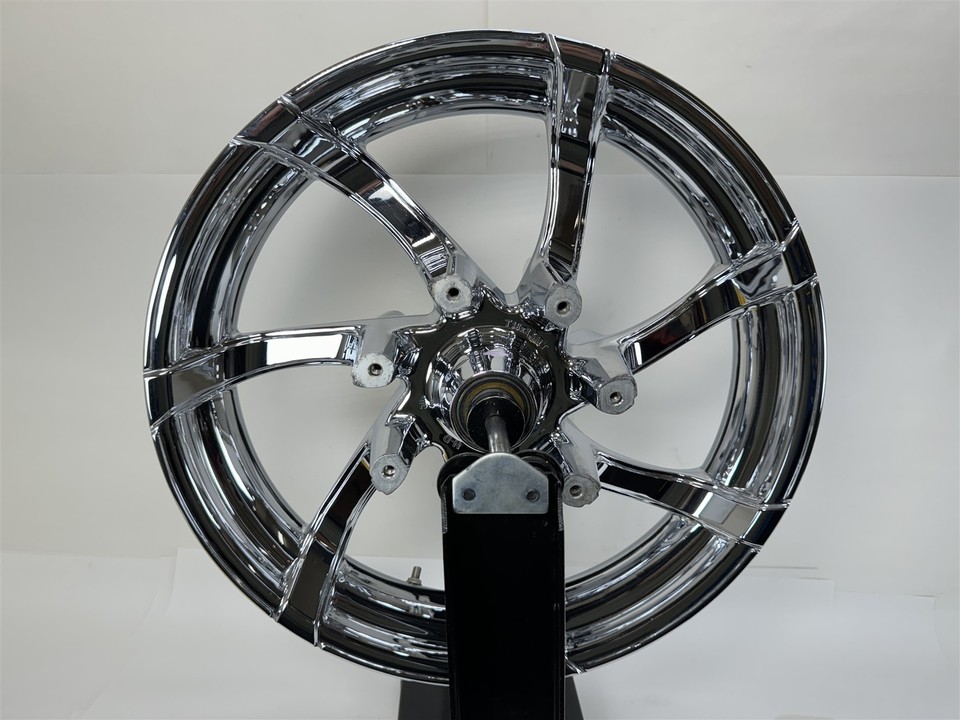 Harley-Davidson 2011 Road Glide CVO Wheels Agitator Chrome F 18x3.5 R ...