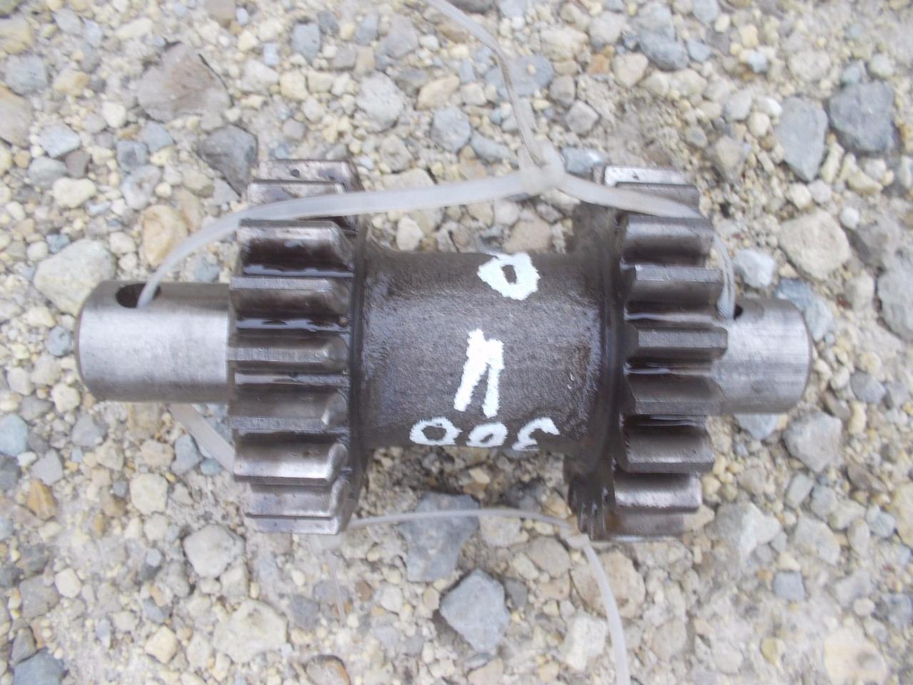 International 300 350 Utility Tractor transmission reverse reverser ...