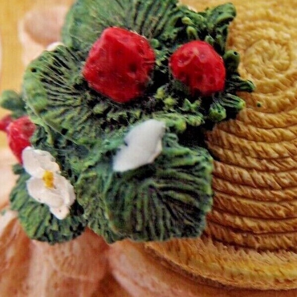 Willow Hall Erica DH06 Hat Trinket Box Flowers Strawberries Round ...