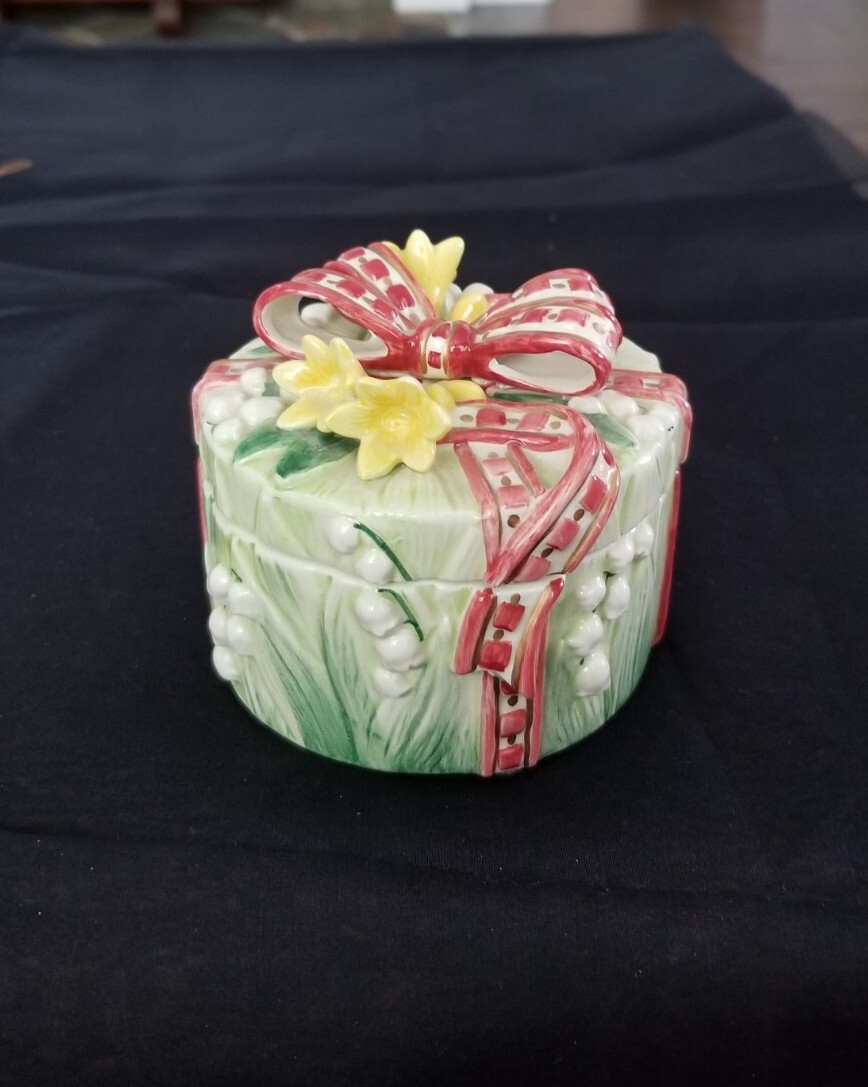 Vintage Fitz and Floyd Lilly of the Valley Red Bow Porcelain Round ...