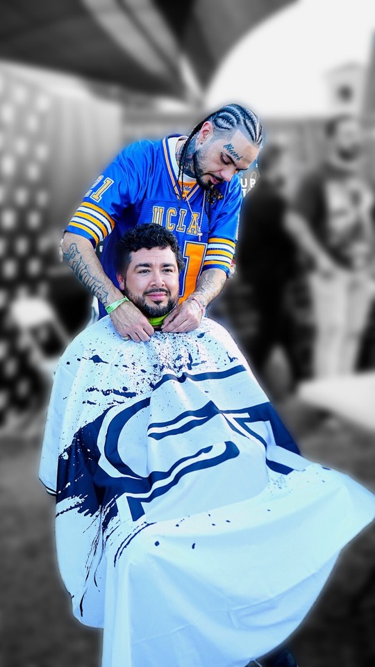 Supreme Trimmer Premium Barber Capes - Polyester, Waterproof, Hook ...