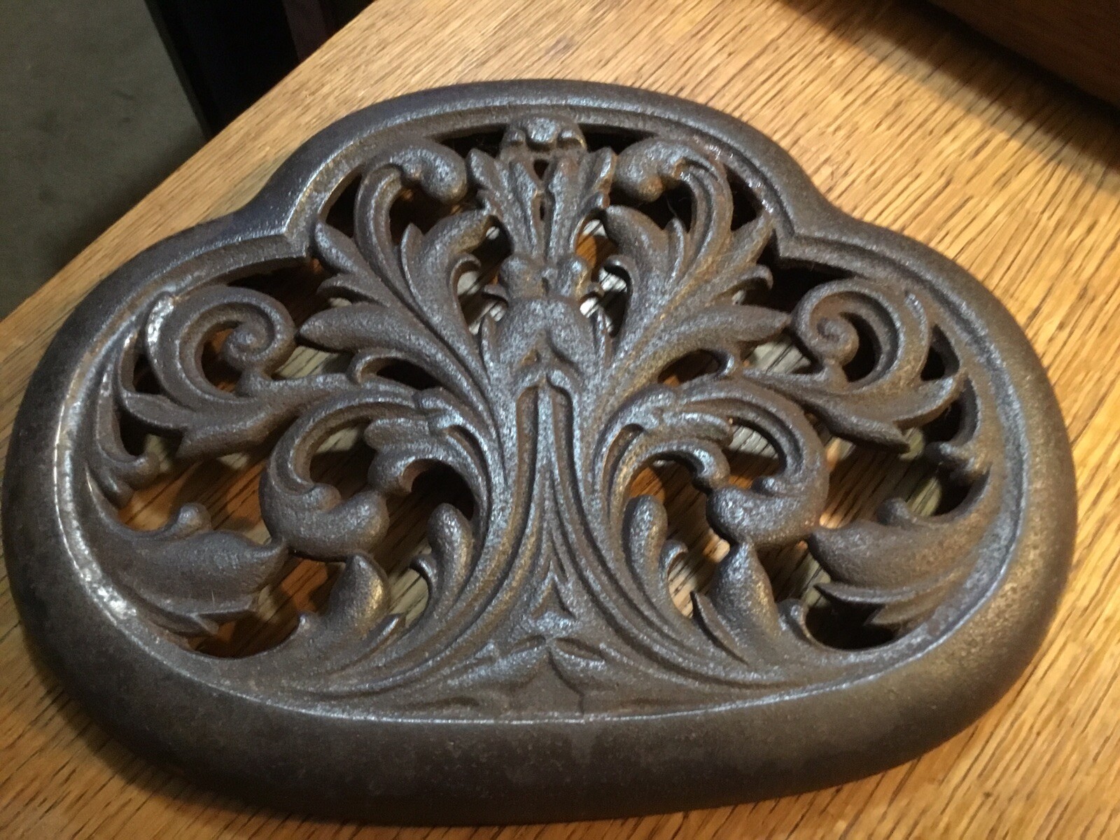ANTIQUE CAST IRON STOVE TRIVET UNIQUE SHAPE ART DECO NO DAMAGE RARE ...