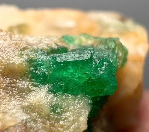 72 Carat Top Green Natural Swat Emerald Crystal On Matrix From Pakistan ...