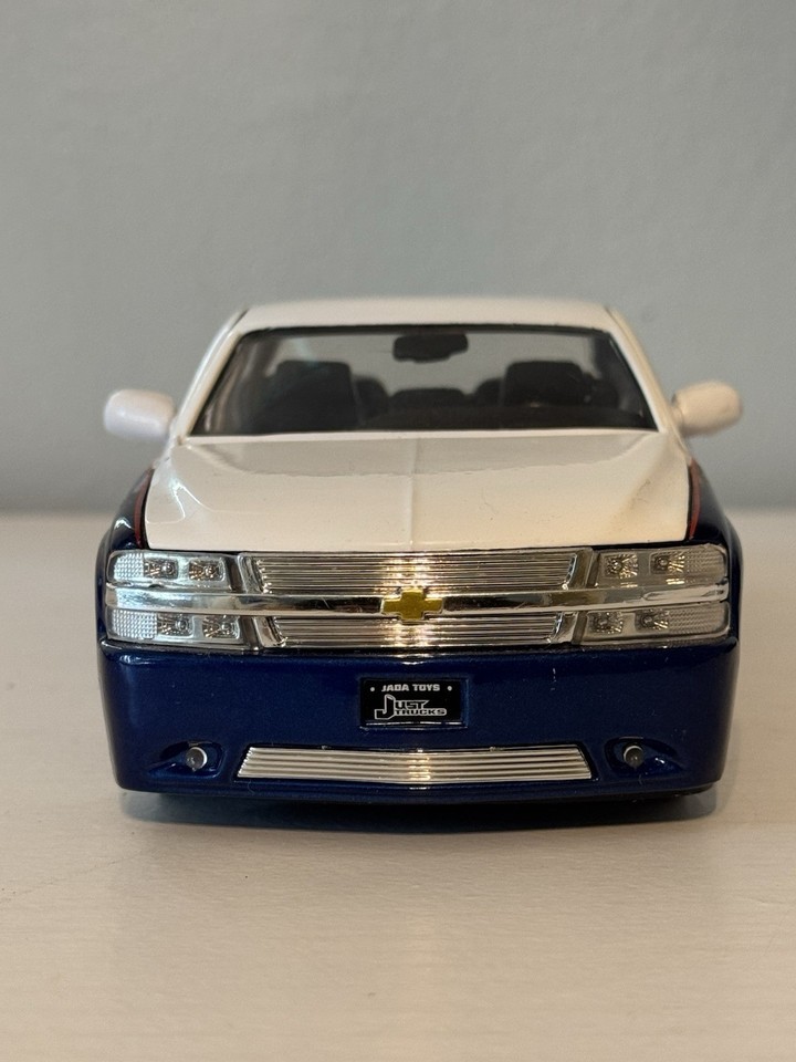 1999 CHEVROLET SILVERADO DUALLY BLUE & WHITE W/KMC WHEELS 1/24 BY JADA ...