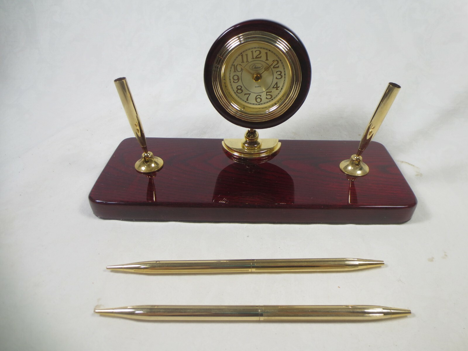 Unused swivel Quartz Chass Clock on Mahogany Wood w Gold-tone 2 Pen Set ...