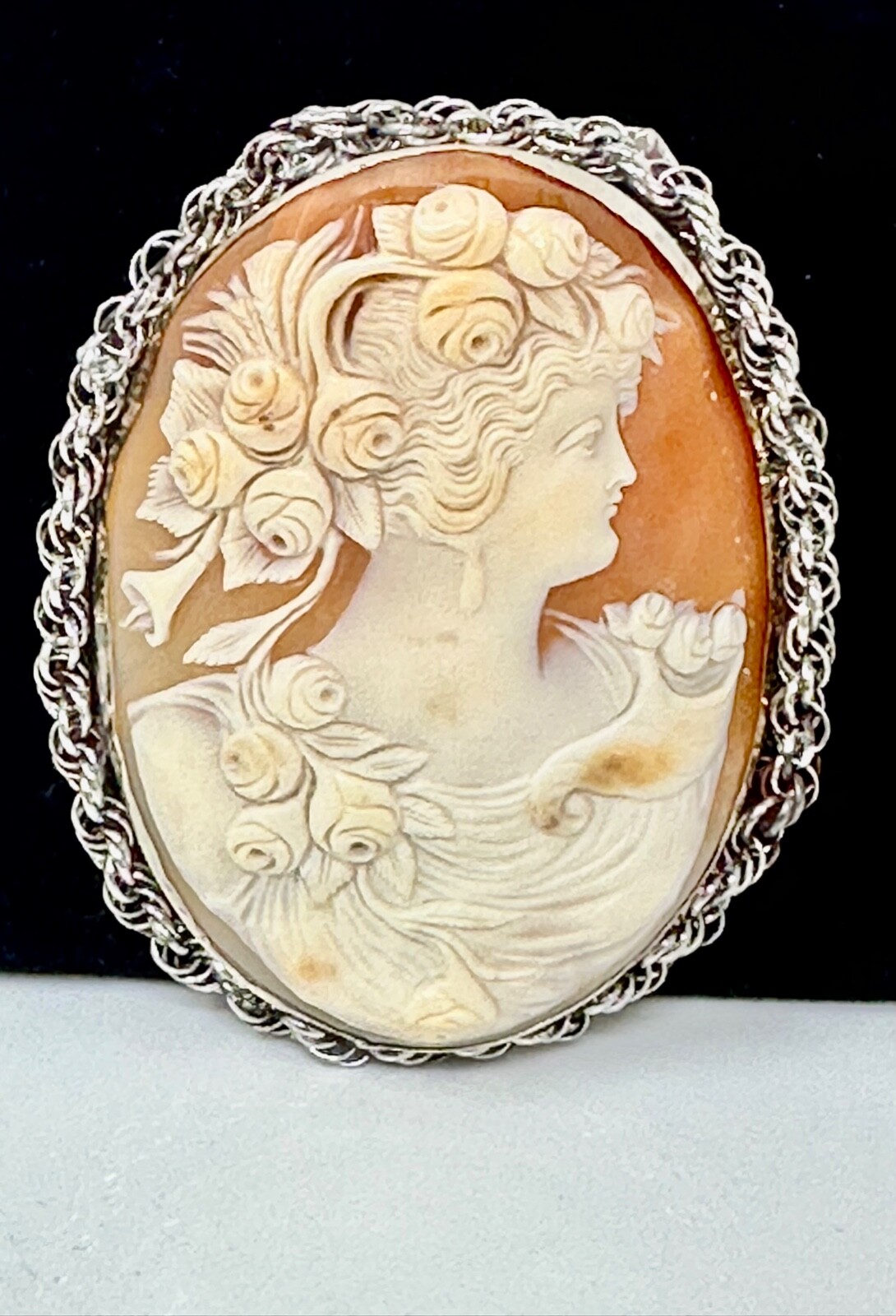 huge Victorian HUGE 14K Gold Lady & Roses Carved Shel… - Gem