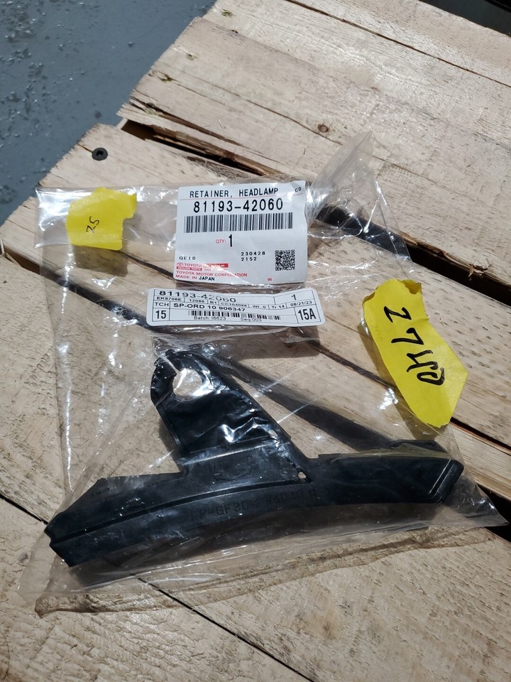 Retainer, Headlamp 81193-42060 | eBay
