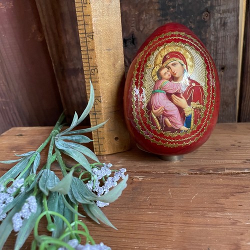 Vintage 4.5" Varnished Wood Egg Madonna & Homunculus Christ Child w ...