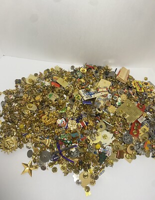 HUGE 1000+ Estate Sale Find Lapel Pin Pinback Collection LOTS OF ...