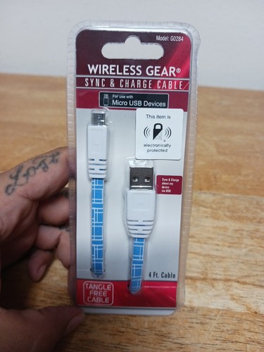Wireless Gear Sync & Charge Cable White And Blue 4ft Long Tangle Free ...