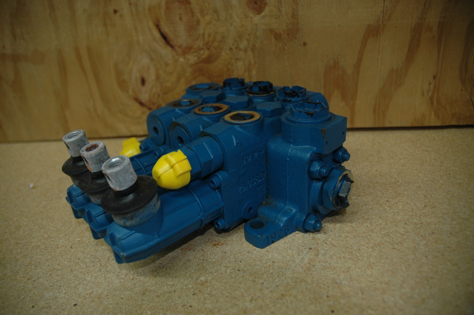 Hydraulic control valve/3-way Kalmar rough terrain container handler ...