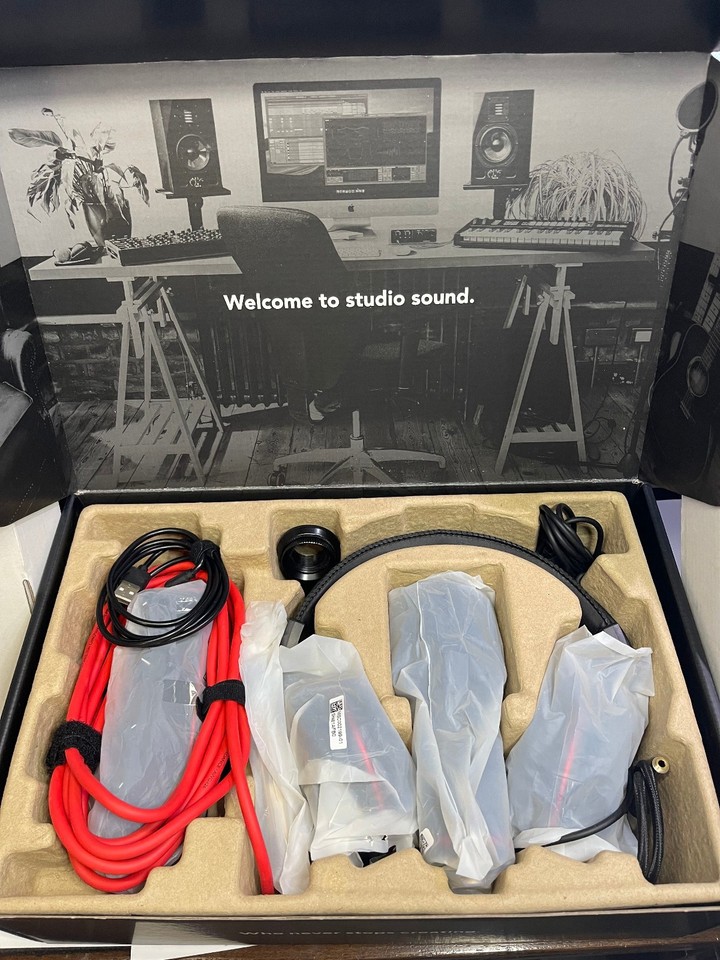 Focusrite Scarlett Solo Studio 4th Gen Audio Recording Interface w Mic ...