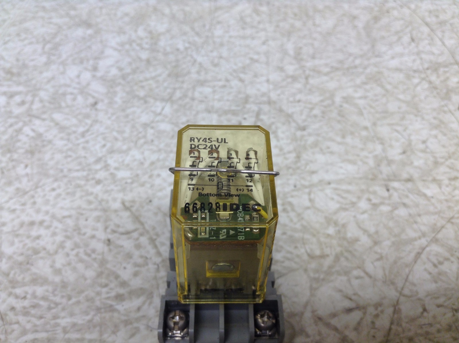 IDEC RY4S-UL DC24V 24 VDC Pilot Cube Relay RY4SUL w/ Base | eBay