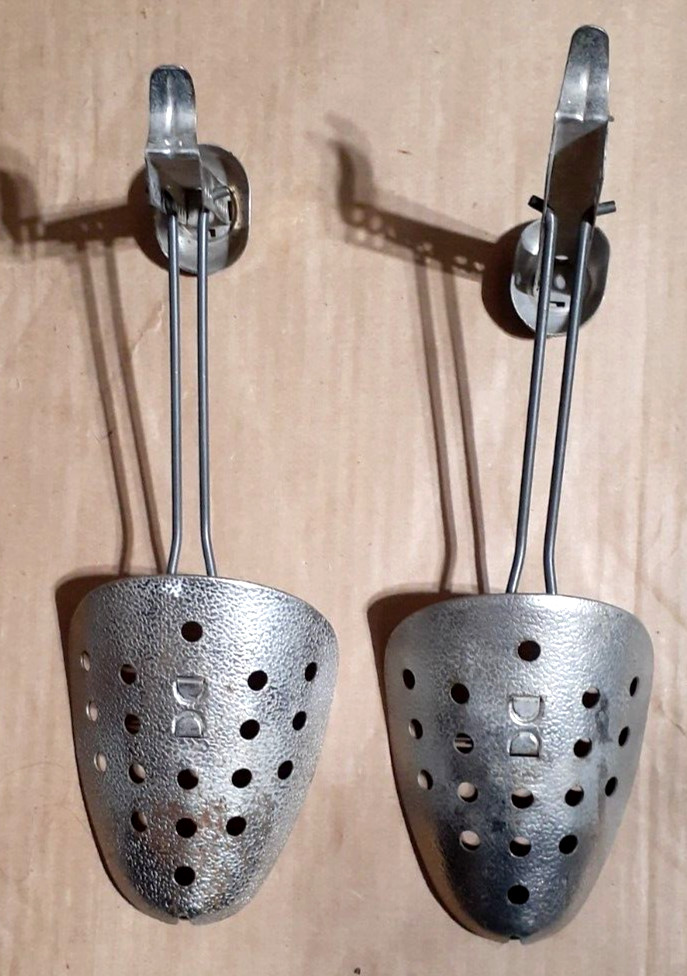 Vintage Ekco Adjustable Hammered Metal Shoe Tree Keep… - Gem