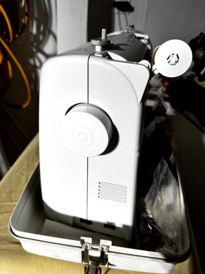 Brother CE1125PRW Computerized 100-Stitch Sewing Machine 12502645177| eBay