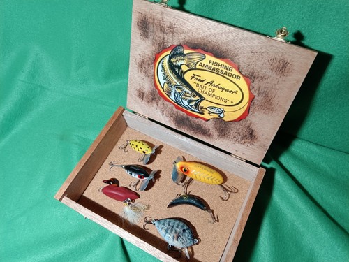 Vintage lot of Fred Arbogast Fish Lures and unbranded lures in wood box ...