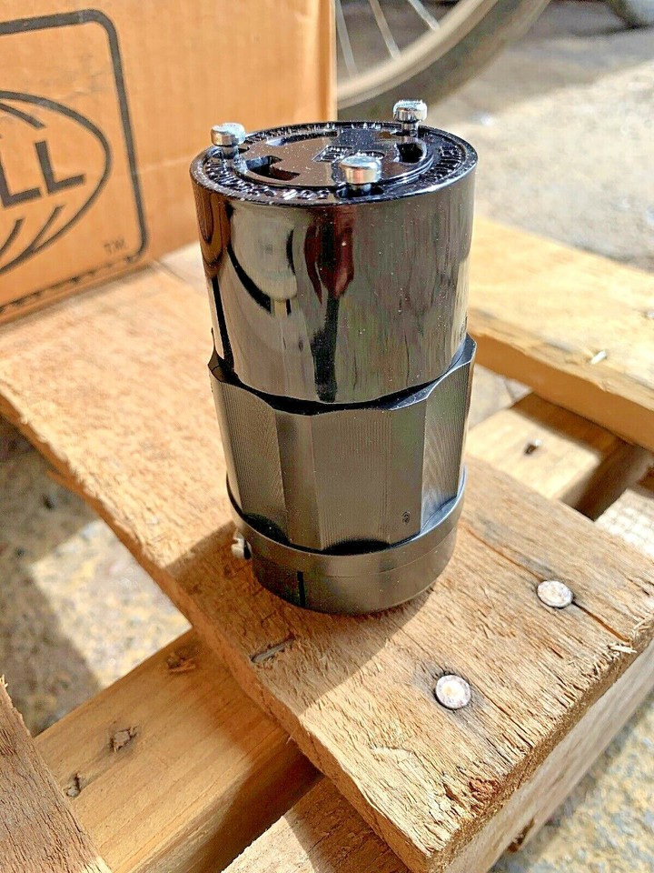 (C) Leviton C2623-B Locking Connector 30A 250V NEMA L6-30R 2P, 3W ...