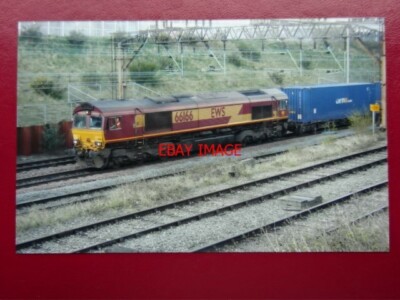 PHOTO BR CLASS 66 LOCO NO 66166 AT CREWE EWS LIVERY | eBay UK