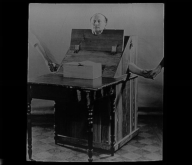 Photo:Harry Houdini in the Margie Box,1924,Magician,Stunt Performer ...