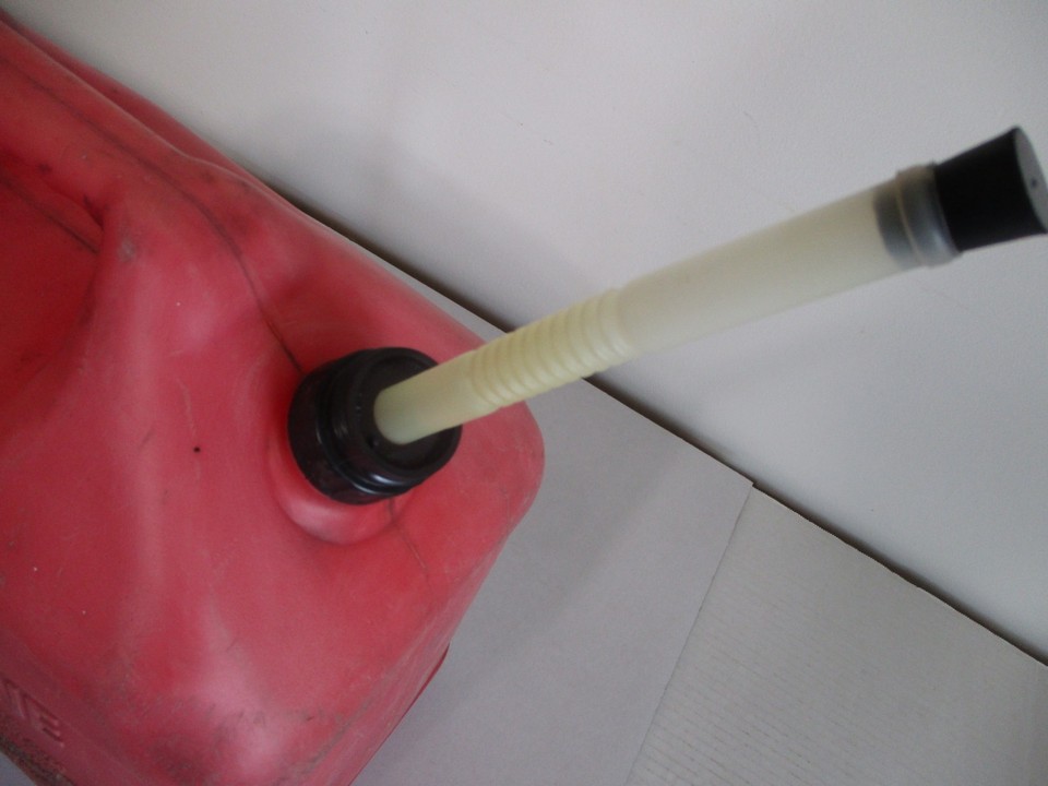 PRE BAN 5 GAL GALLON PLASTIC BLITZ GAS CAN VENTED EASY POUR FUEL JUG NO ...