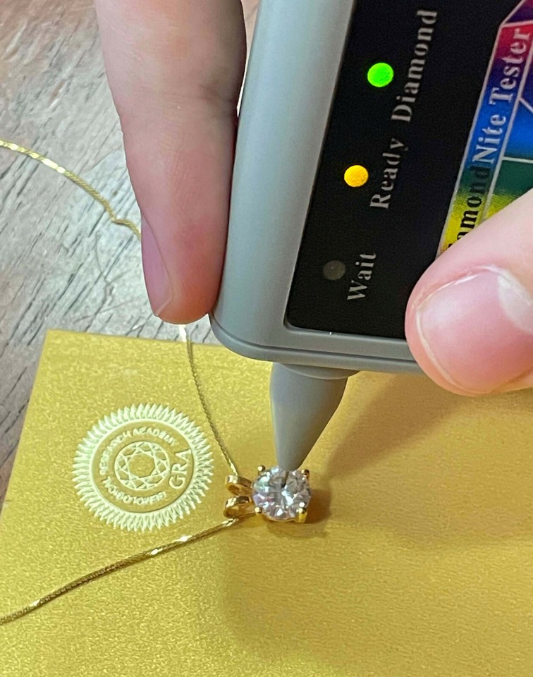 18kt GOLD Diamond Necklace Pendant 8mm Diamond GRA Certified Diamond ...