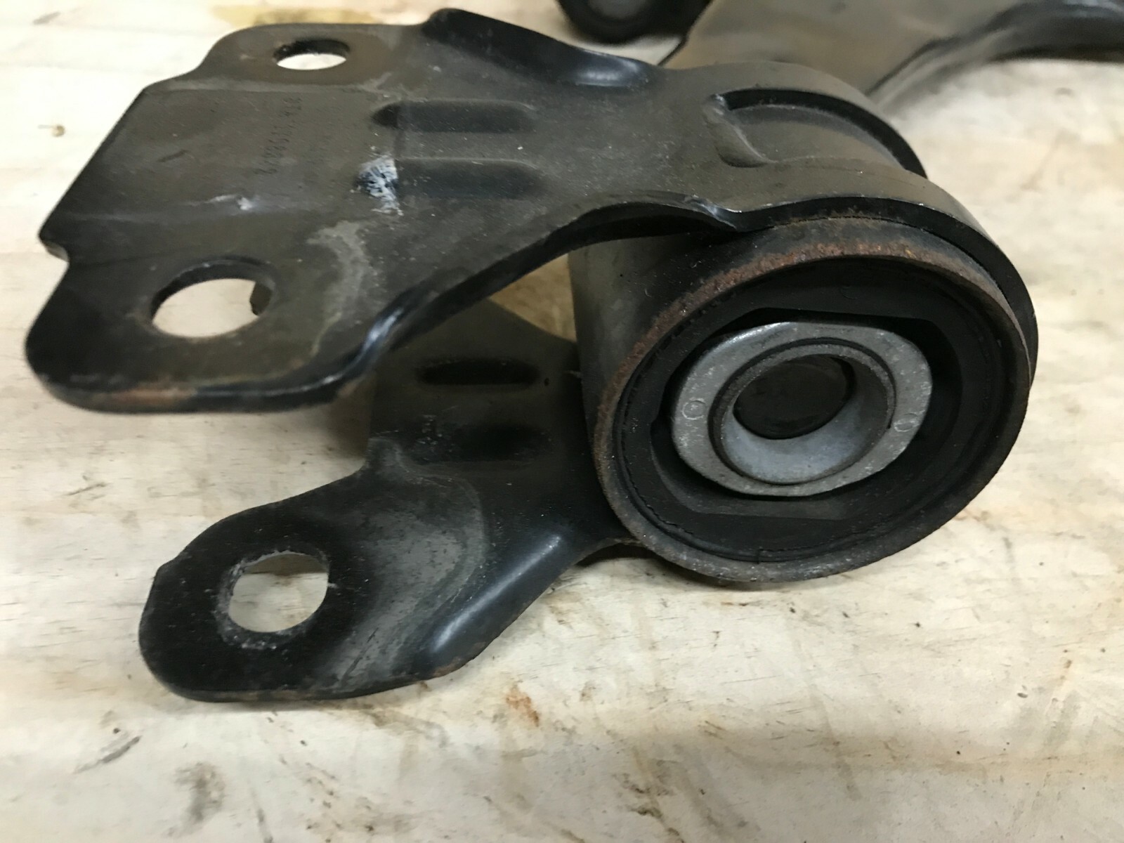 FOCUS RS 2.3 BOTTOM ARM / WISHBONE CONTROL ARM DRIVER SIDE FRONT OSF 16 ...