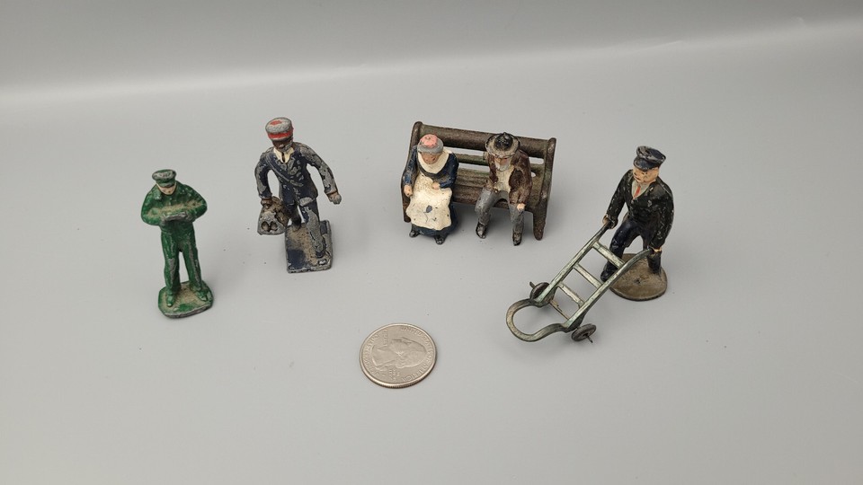 Vintage Lead Toy Train Station Figures Barclay Manoil Couple n Bench ...