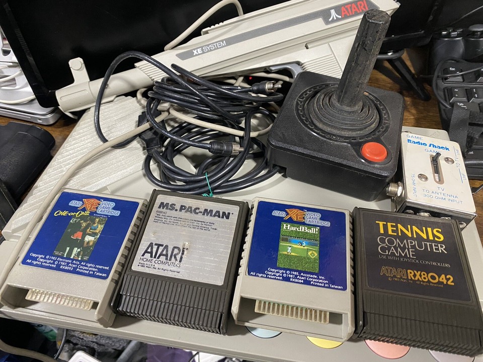 Junk item Atari XE Game System, Gun/quickshot2 Plus Controller, Tested ...