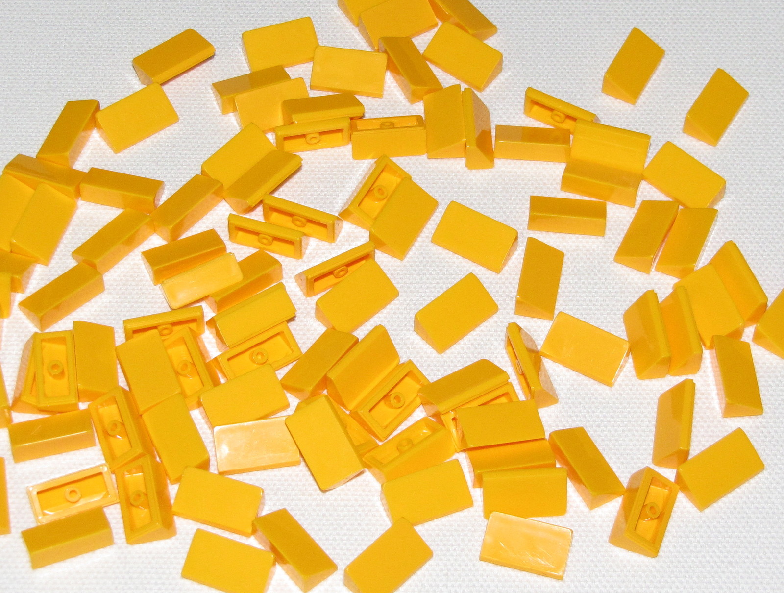 Lego Lot of 100 New Bright Light Orange Slope 30 1 x 2 x 2/3 Sloped ...