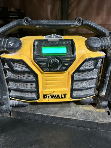 DEWALT DCR015 12V/20V MAX JOBSITE RADIO/ CHARGER - TESTED - WORKING- W ...