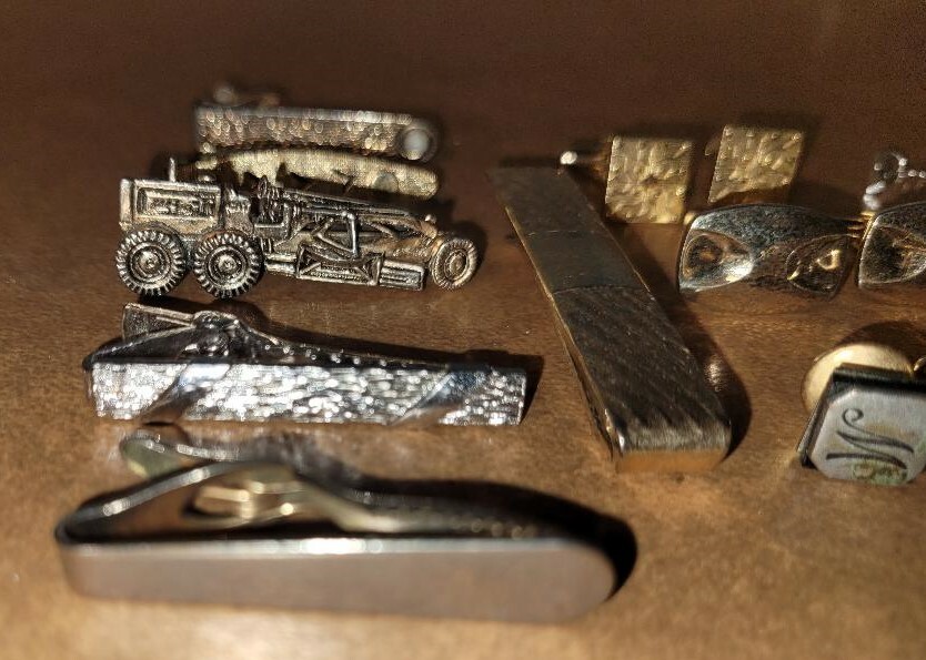 Vintage LOT of Men's Lot of 18 loose Cuff Links, Pins, Tie Clips, Bar ...