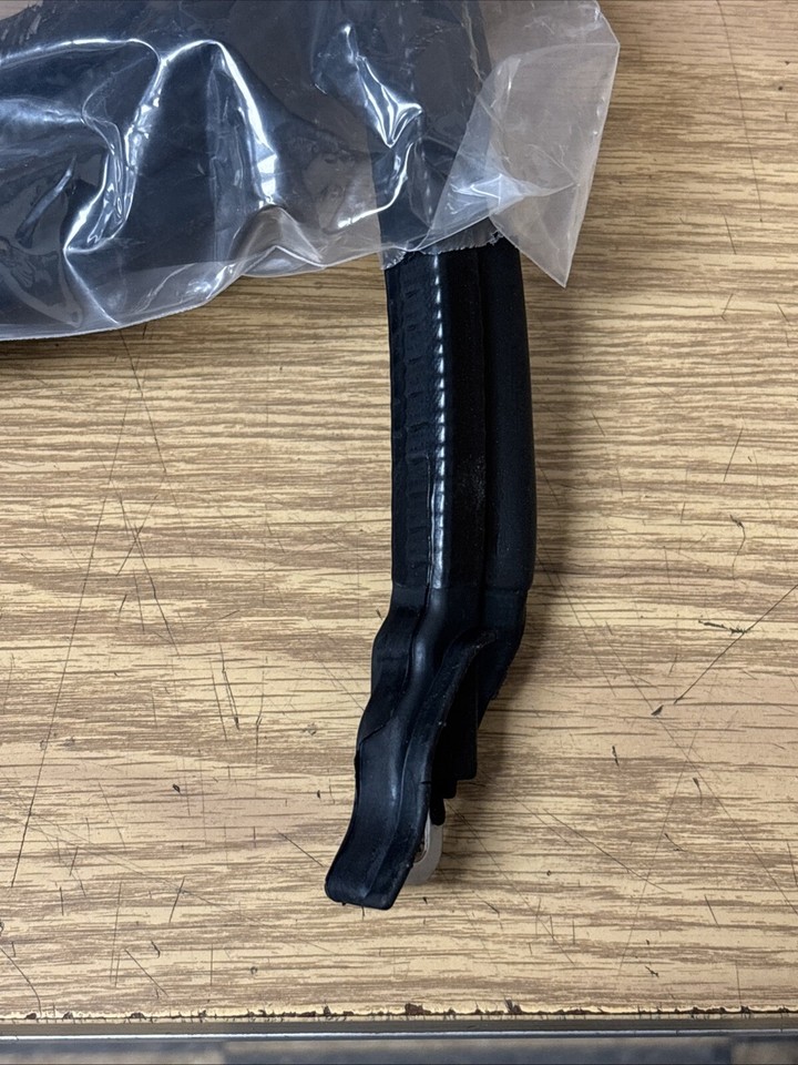 ~NEW GENUINE PACCAR OEM ~ KENWORTH DRIVERS PRIMARY CAB DOOR SEAL~ R42 ...