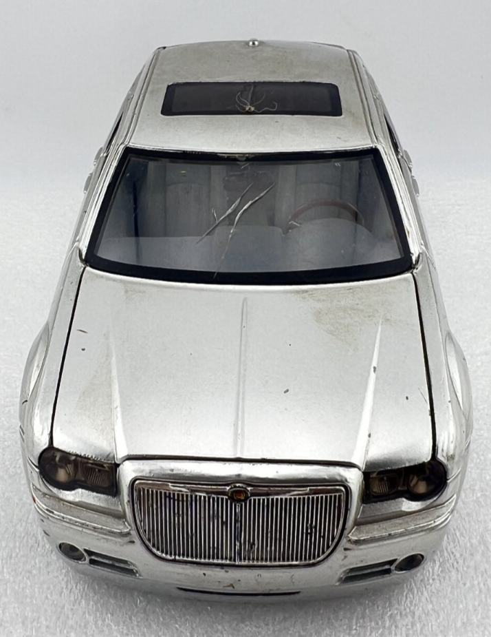 JADA 2005 Chrysler 300c Hemi 1:24 Scale Silver Metal Car 90179 DUB City ...