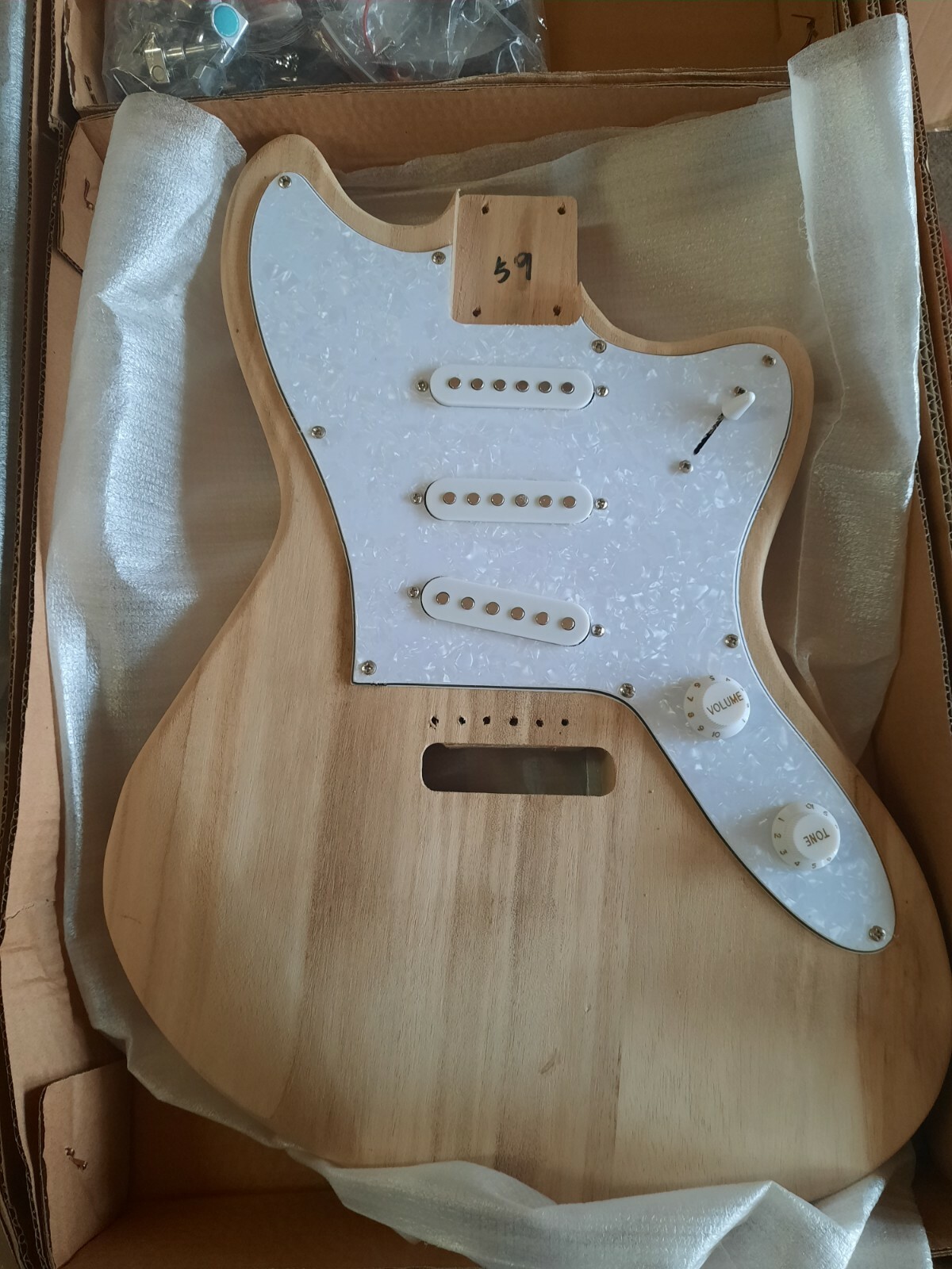 MAKE YOUR OWN JAG/JAZZMASTER ELECTRIC GUITAR-DIY KIT-PARTS INCLUDED | eBay