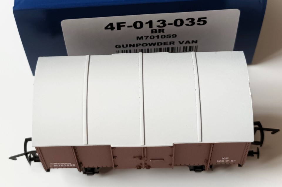 Dapol Model Wagon OO Gauge Various Railway Railcar and Container Models ...