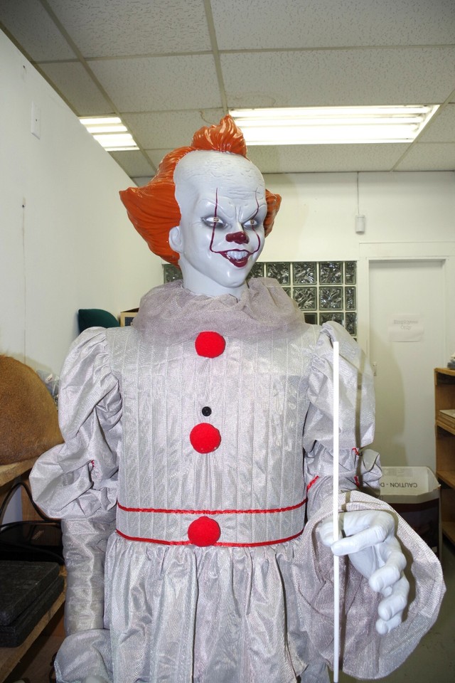 Life Size 6 Ft. Animated Talking Pennywise Halloween Prop GC Works | eBay