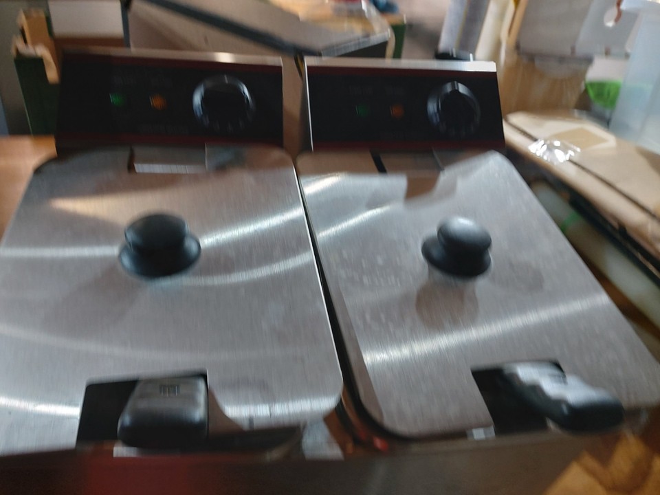 Twin Tank Electric Deep Fat Fryer 2x 4L, 2 x 2000w, 2x 3 pin plug ...