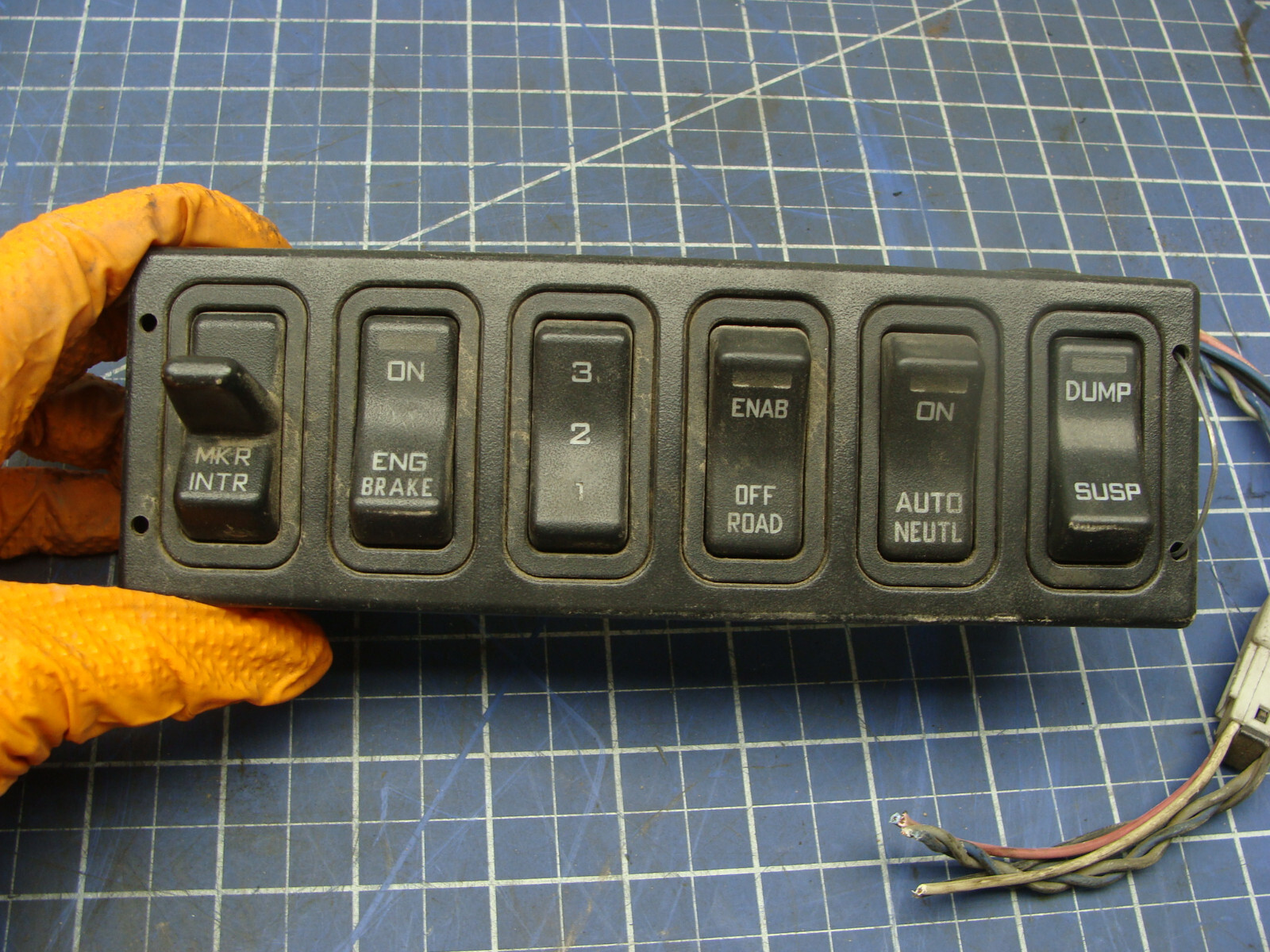 INTERNATIONAL ROCKER SWITCH PANEL 3549776C4 POLLAK PN 32237-01S 6 ...