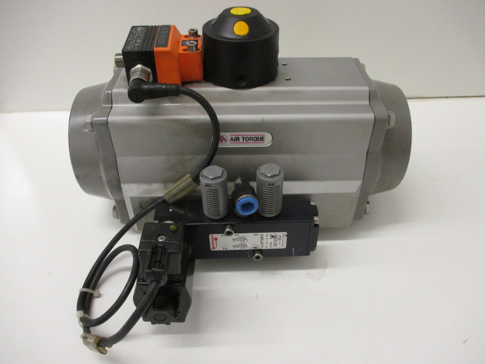 AIR TORQUE DR00220U / F07F10-N-DS-22 ACTUATOR w/NORGREN 9710515 ...