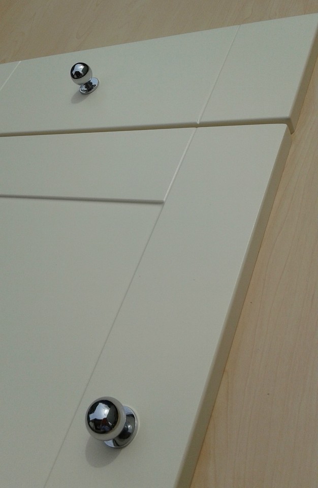 Matte Cream Shaker Fitted Kitchen Cupboard Doors Compatible to Howdens ...
