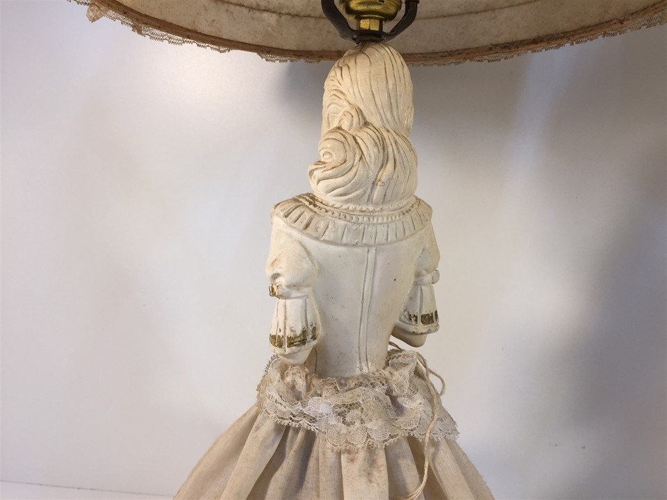(1) Vintage Lamp - Woman With Fan and White Dress Lighted Base Ceramic ...